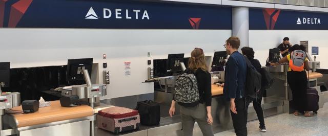 Delta Air Lines opens new east curbside check-in counter | MSP Airport